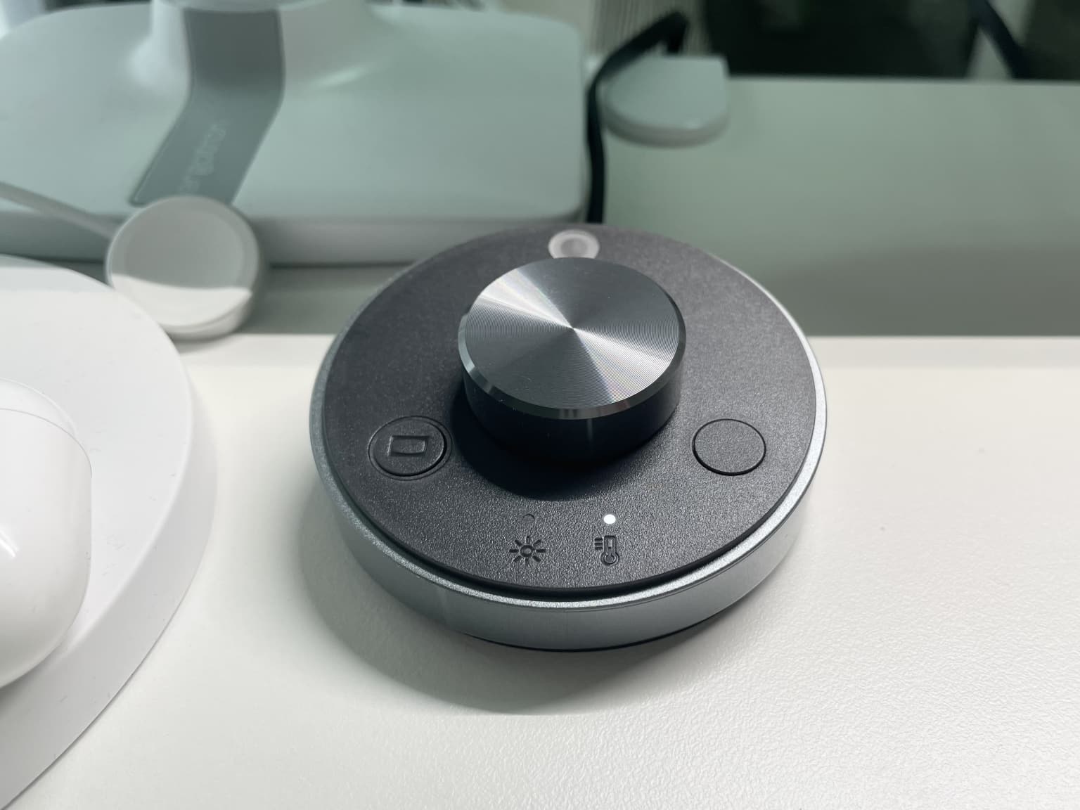 BenQ ScreenBar Plusレビュー｜デスクライトと比較 | ぽきろぐ