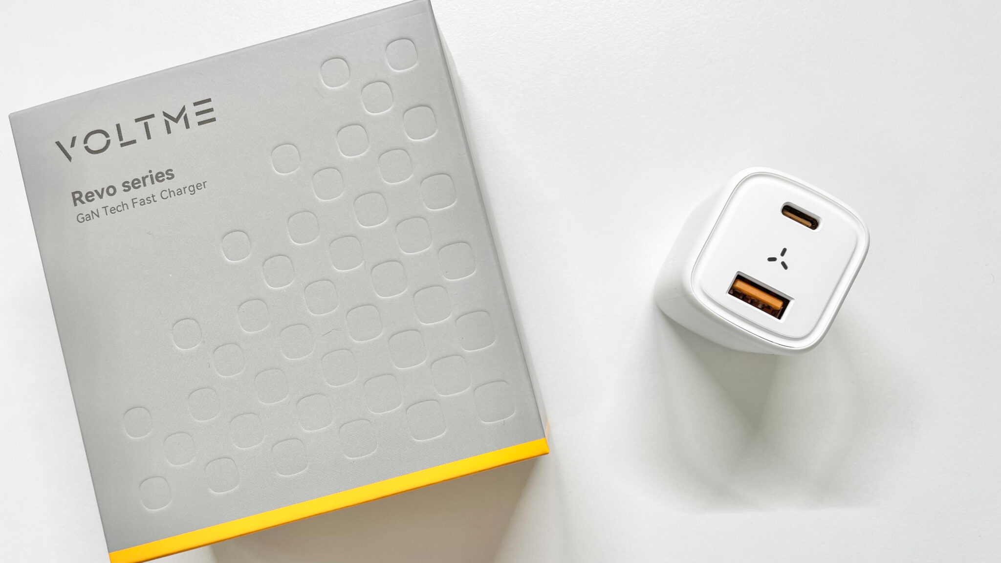 VOLTME Revo 30 Duoレビュー｜安いのにコンパクトな急速充電器 | ぽきろぐ